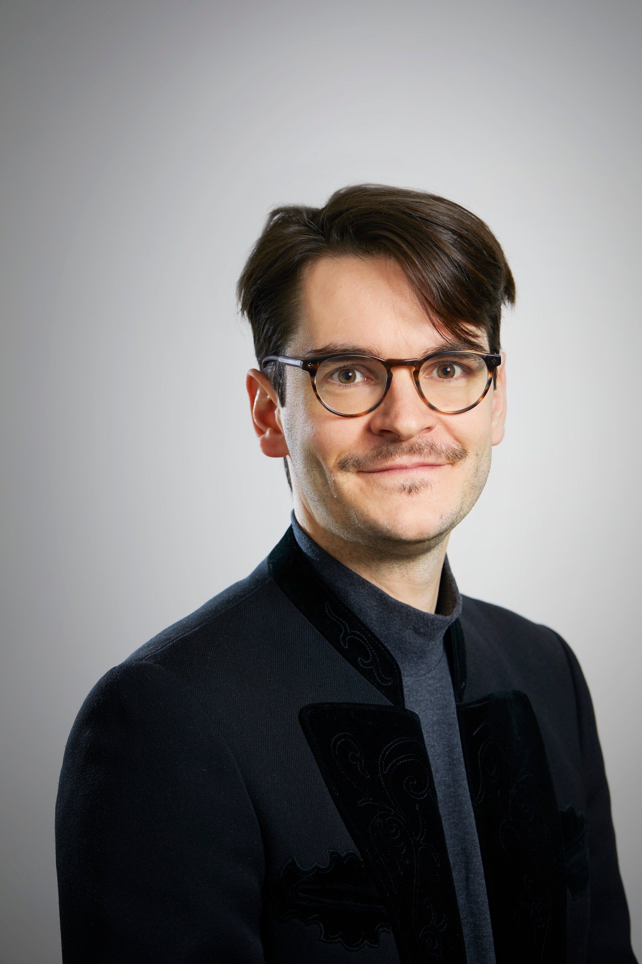 Portrait of a Teacher - Leonard Pouy | L'ÉCOLE School of Jewelry Arts