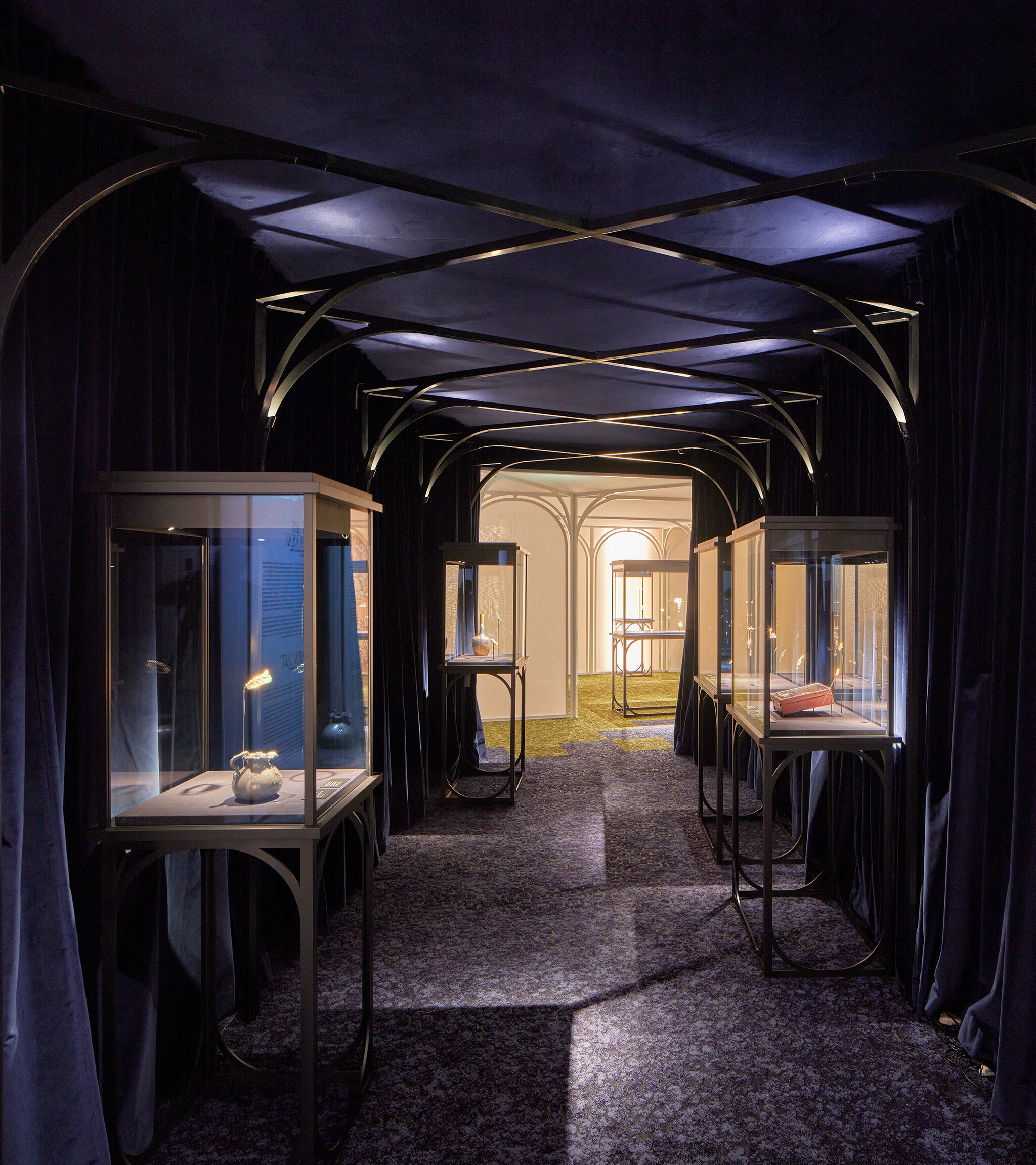 Exhibition Images "A New Art. Metamorphoses of Jewelry | L'ÉCOLE School ...