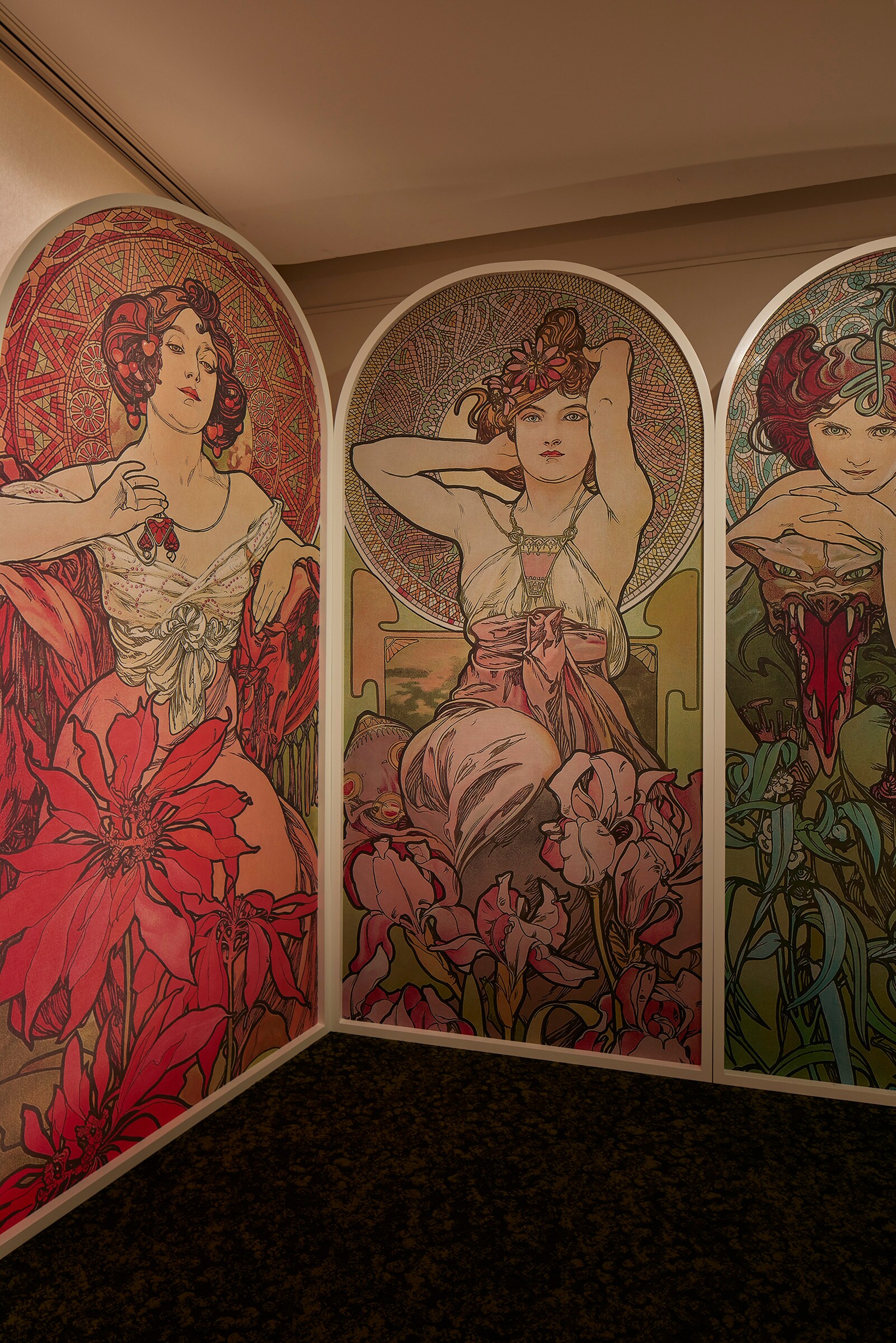 Exhibition Images "A New Art. Metamorphoses of Jewelry | L'ÉCOLE School ...