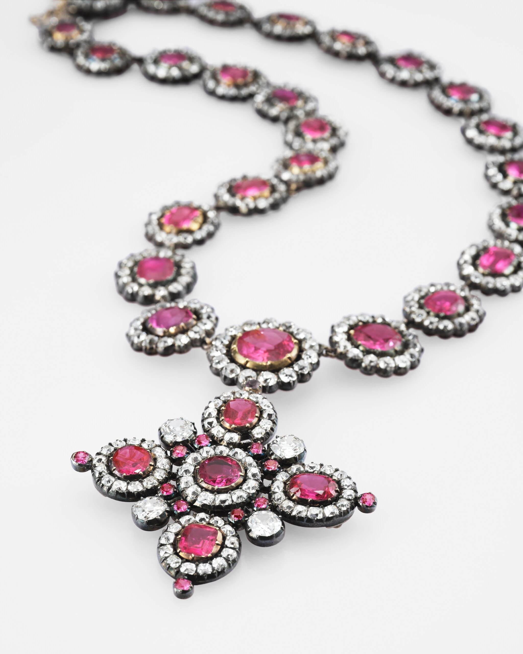 "An Eye for Beauty, the Illuminata Jewelry Collection" Exhibition | L ...