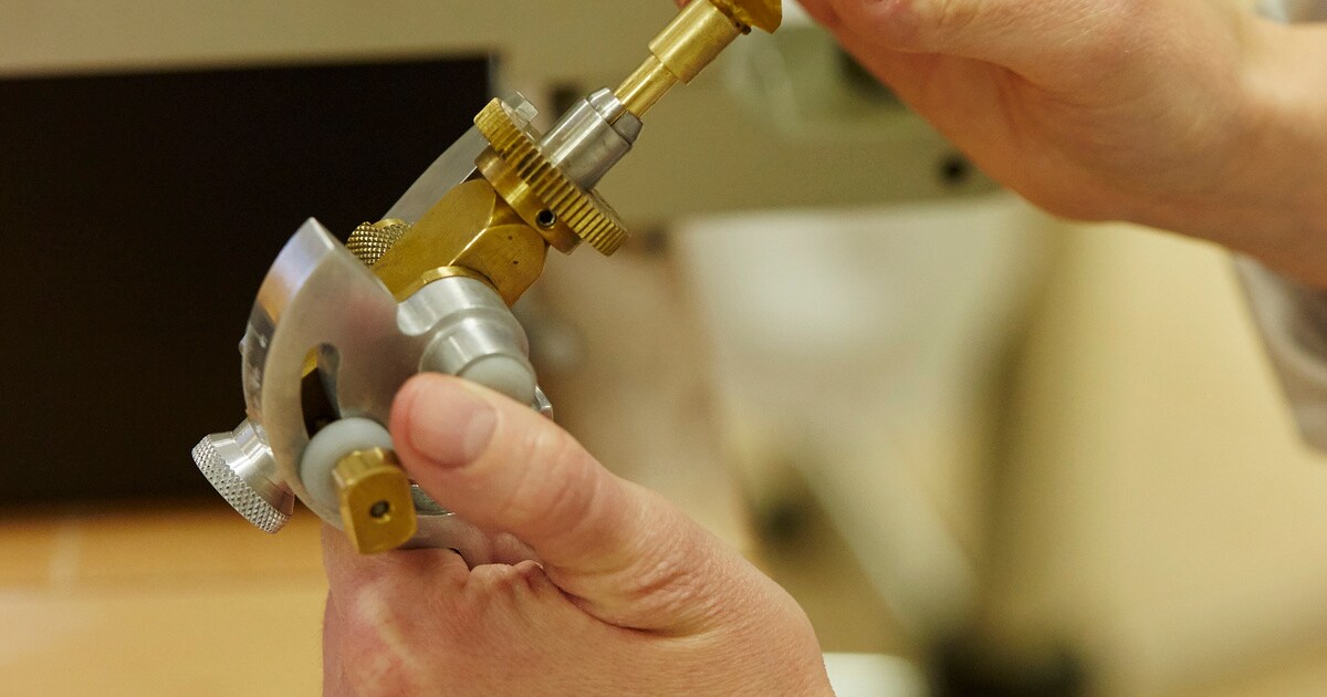 The Lapidary’s Art 2 - Initiation: Cutting a Colored Stone (4h) | L ...