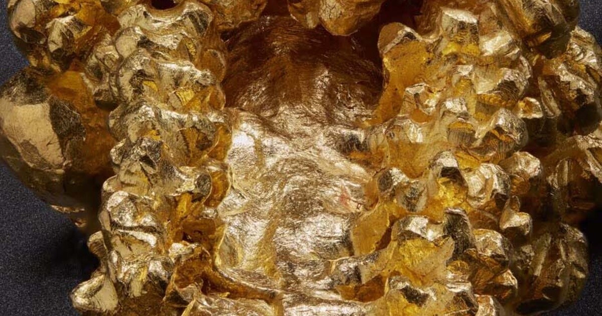 The Replica of the Celtic Torque of Montans | L'ÉCOLE School of Jewelry ...